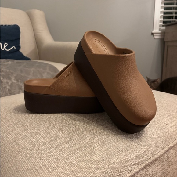 CROCS | Shoes | Crocs Tan And Brown Platform Mules | Poshmark